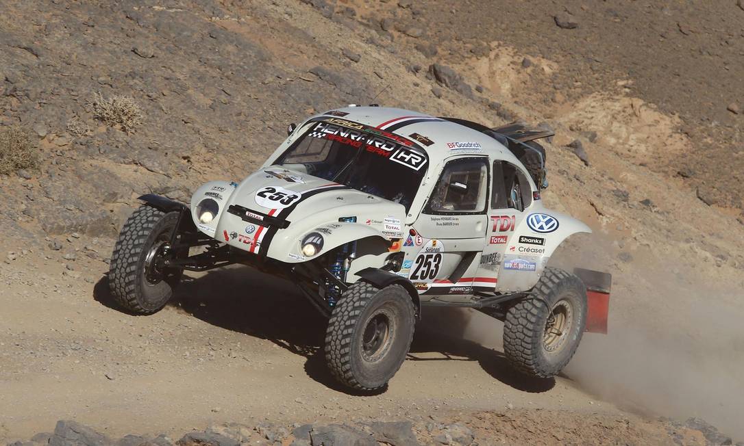 DunBee, todo-terreno do Rali Dakar inspirado no fusquinha Herbie ...
