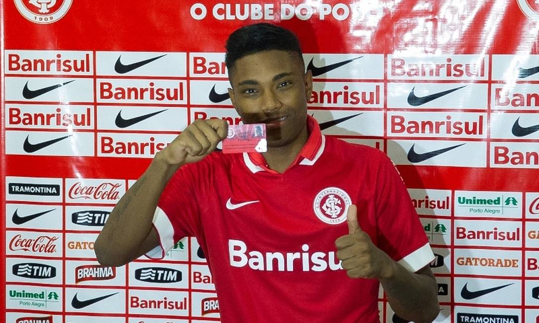 Vitinho confiante ao ser apresentado pelo Internacional: 'Estou 100% ...