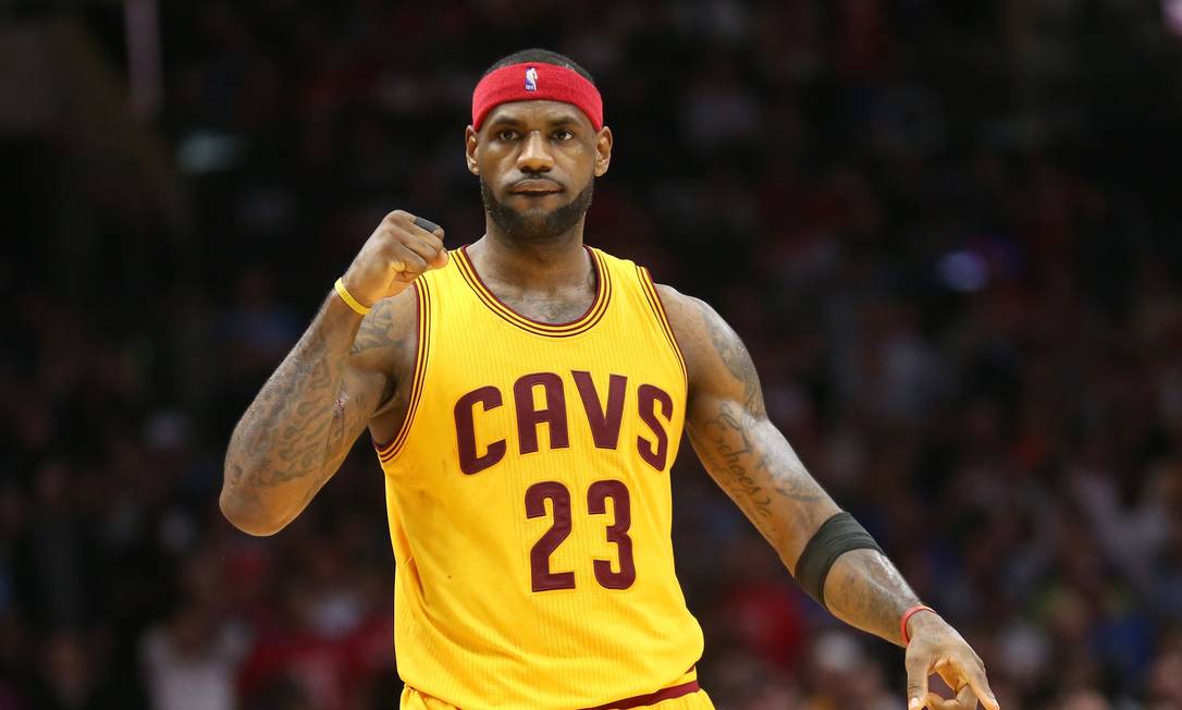 LeBron James se torna o mais jovem jogador a superar a marca de 24 mil ...