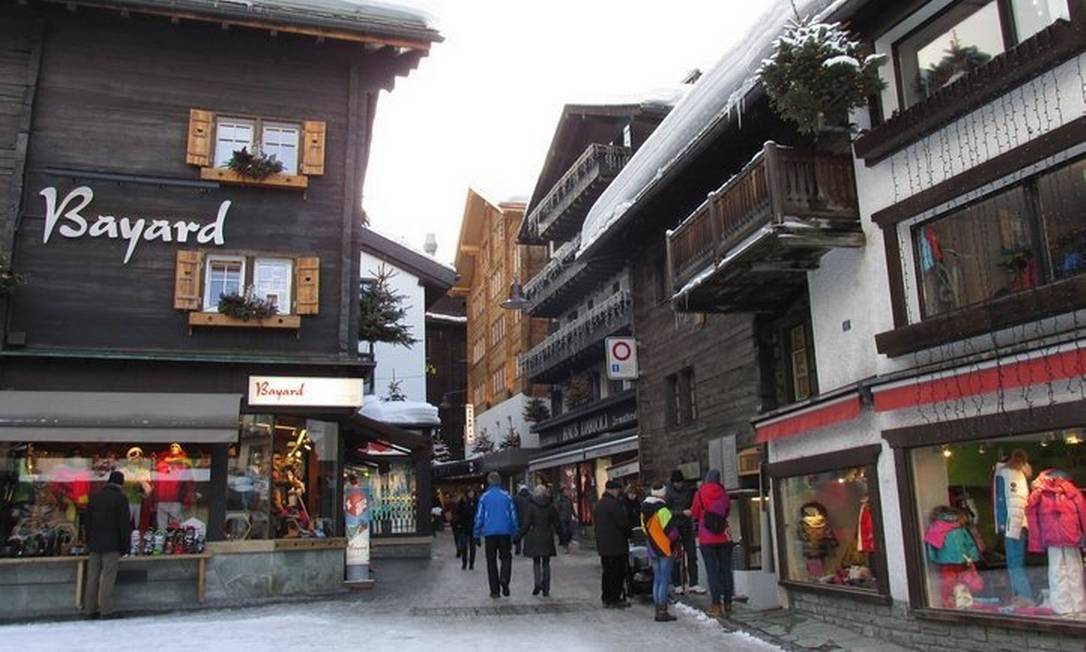 A estação de esqui de St. Moritz, na Suíça, comemora 150 anos de ...