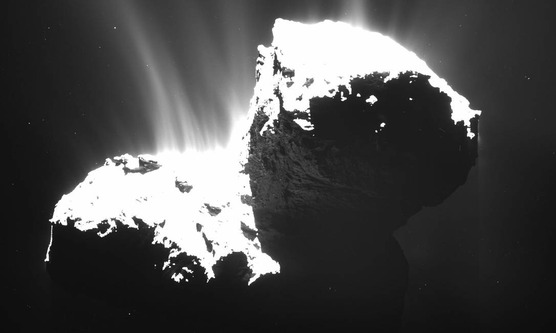 Rosetta envia novas imagens e revela precipício de 900 metros no cometa ...