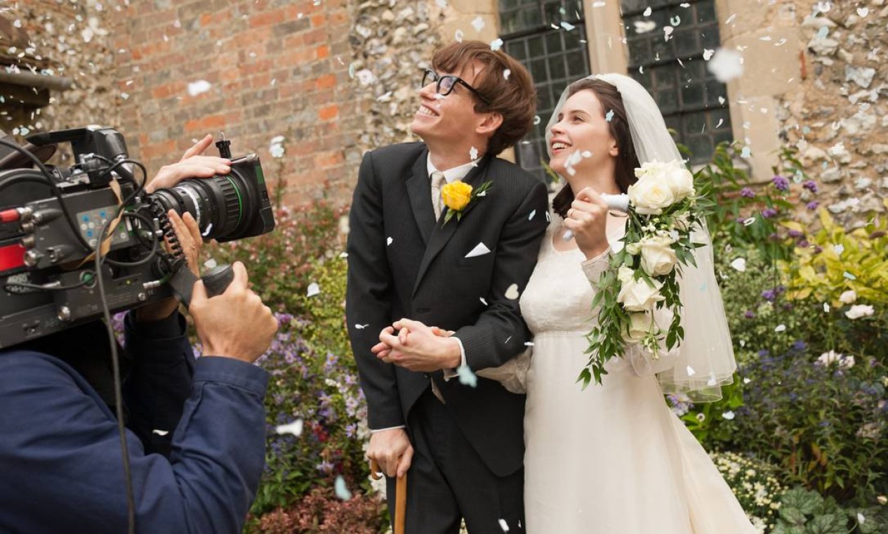 'A teoria de tudo' estreia marcado pelo trabalho físico de Eddie ...