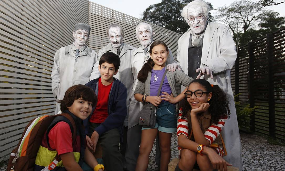 Cientistas como Vital Brasil, Carlos Chagas e Paul Ehrlich aparecem em ...