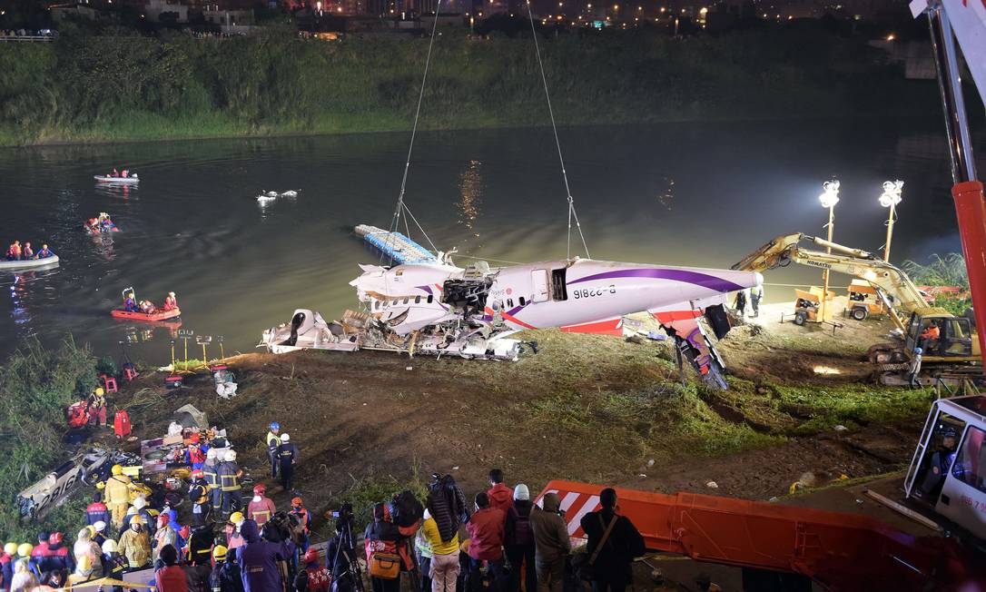 Aviões da ATR passarão por vistoria em Taiwan após acidente - Jornal O ...