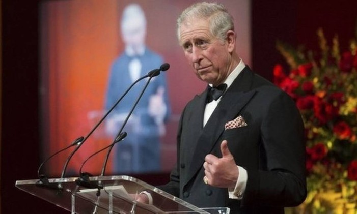 Biógrafa revela cinco curiosidades sobre o príncipe Charles - Jornal O ...