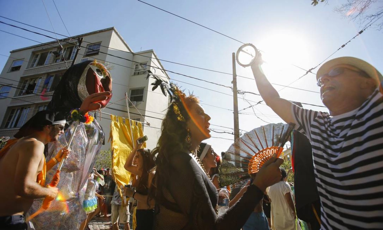 Carmelitas anima Santa Teresa - Jornal O Globo