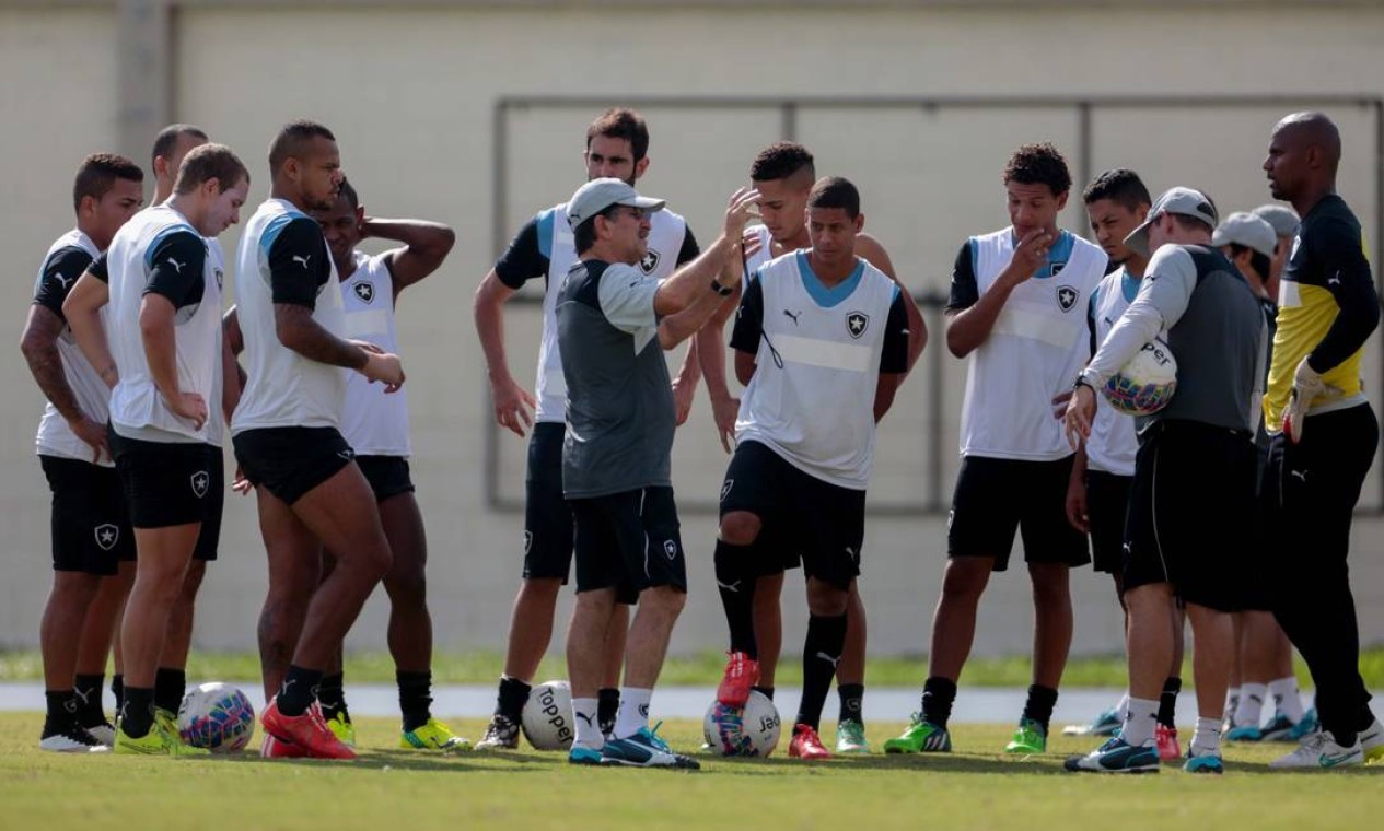 Treino do Botafogo no Engenhão para jogo contra o Nova Iguaçu - Jornal ...