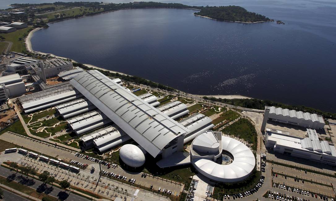 Petrobras pagou meio milhão de reais por atraso em confecção de crachá ...