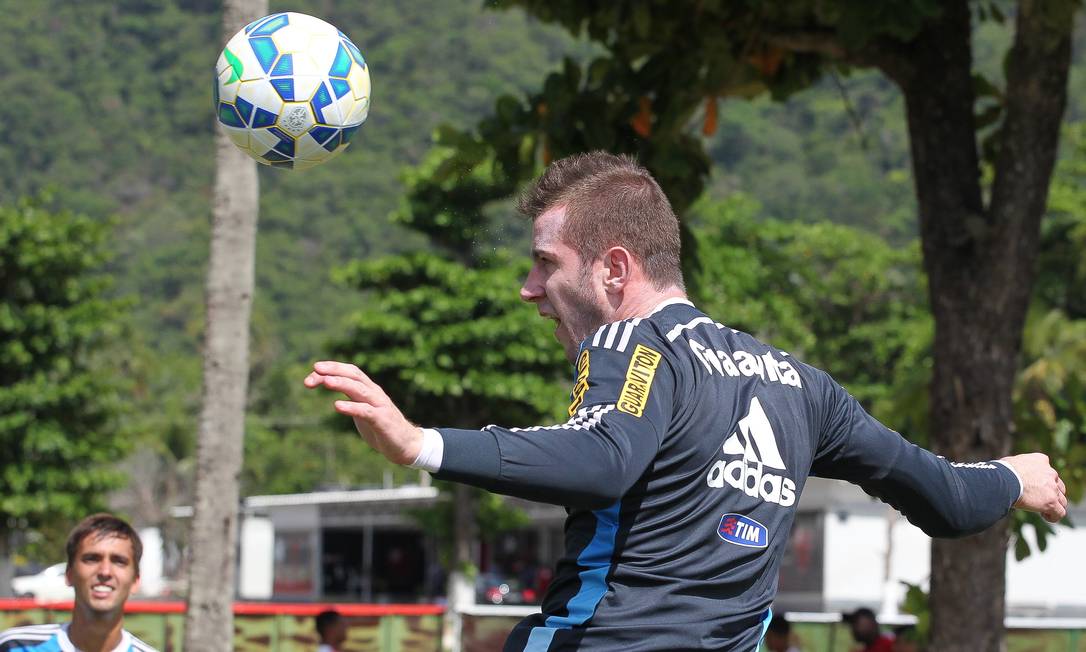 Paulo Victor comemora a centésima partida pelo Flamengo - Jornal O Globo