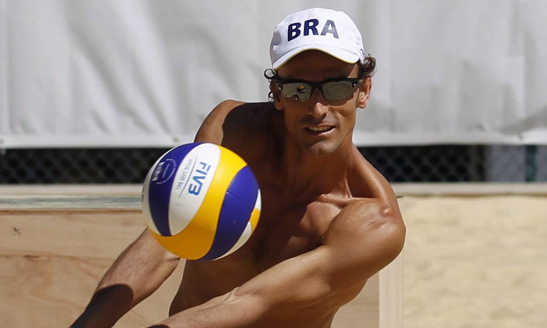Desafio de vôlei de praia em Copacabana reúne quatro campeões olímpicos ...