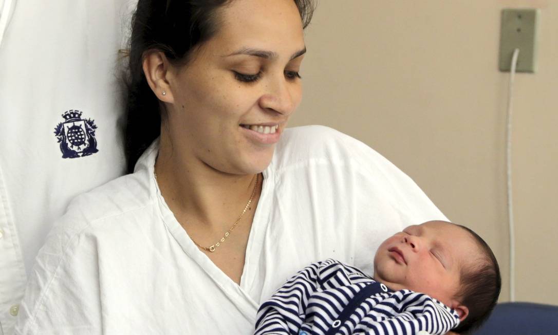 Prefeito visita na maternidade bebê símbolo dos 450 anos do Rio ...