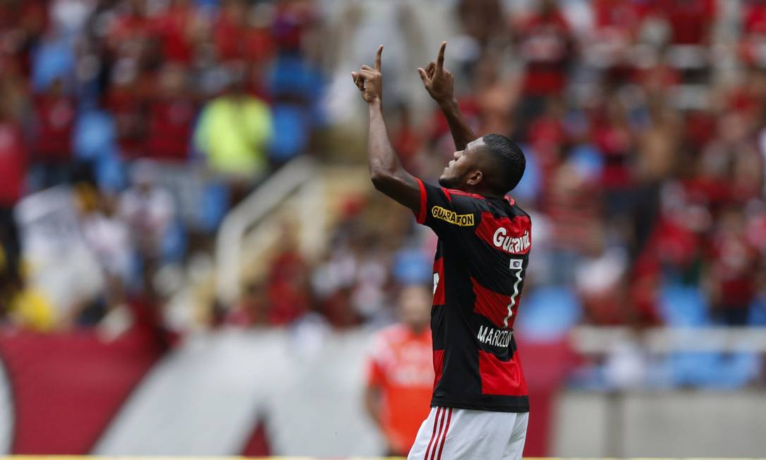 Flamengo comemora momento de Marcelo Cirino - Jornal O Globo