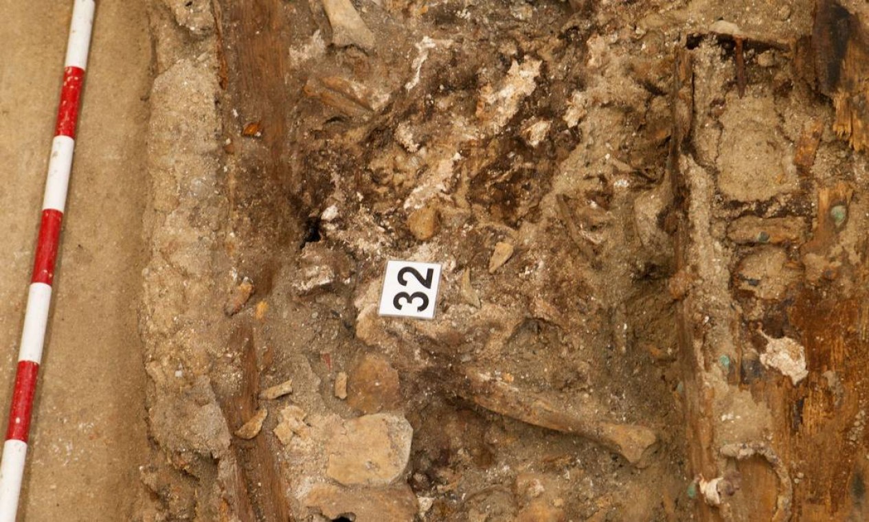 Possíveis restos mortais de Cervantes são encontrados em tumba na ...