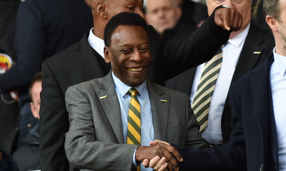 Em clássico marcado por homenagem a Pelé, Manchester United bate o ...