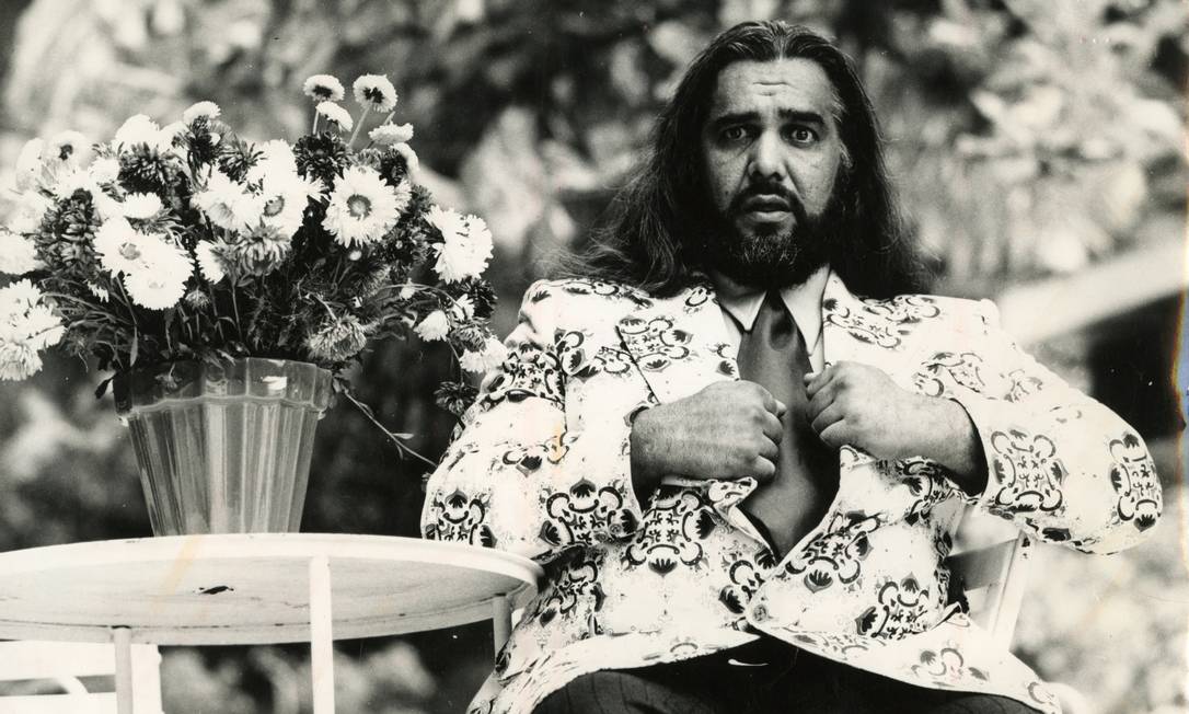 Carlos Imperial tem a sua história contada em livro, musical e ...