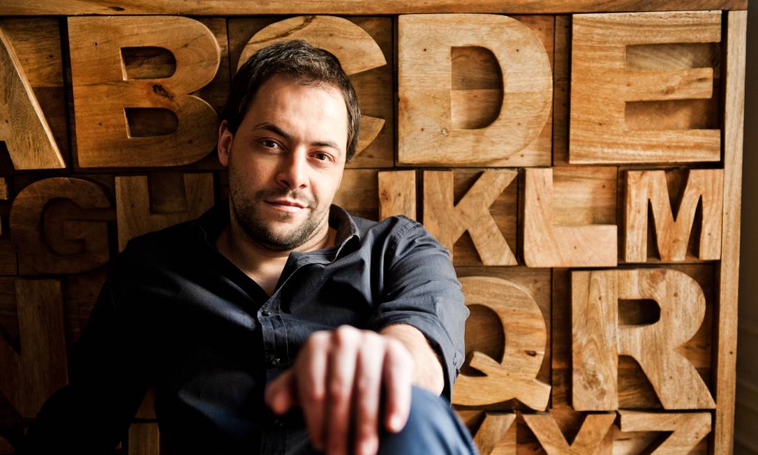 António Zambujo em seu momento mais brasileiro - Jornal O Globo