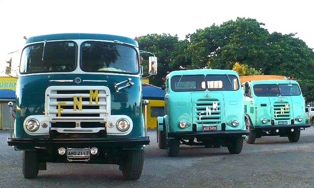 Velhos caminhões FNM viajam em comboio até Bonito (MS) - Jornal O Globo