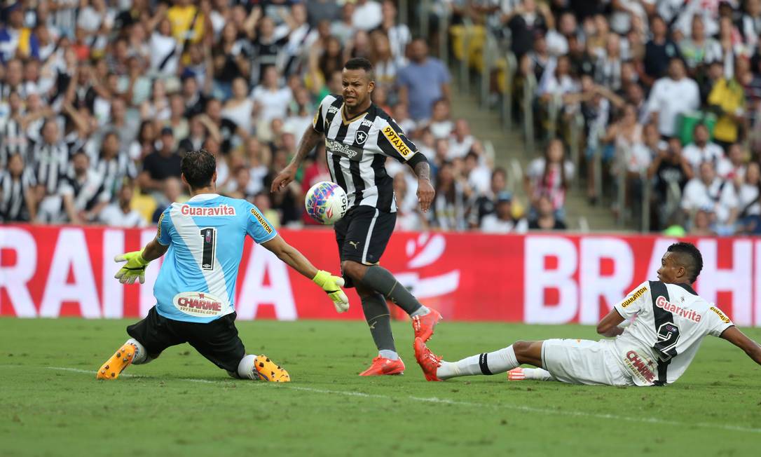 Vasco derrota o Botafogo com gol aos 46 minutos e inverte vantagem na ...
