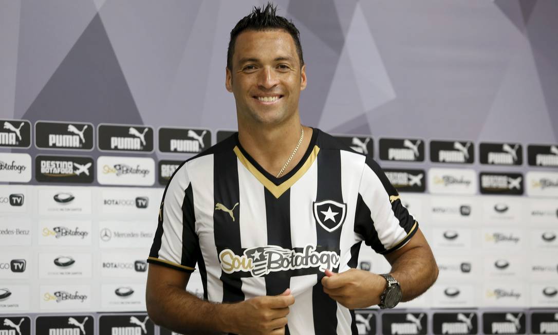 Daniel Carvalho é apresentado como novo reforço do Botafogo - Jornal O ...