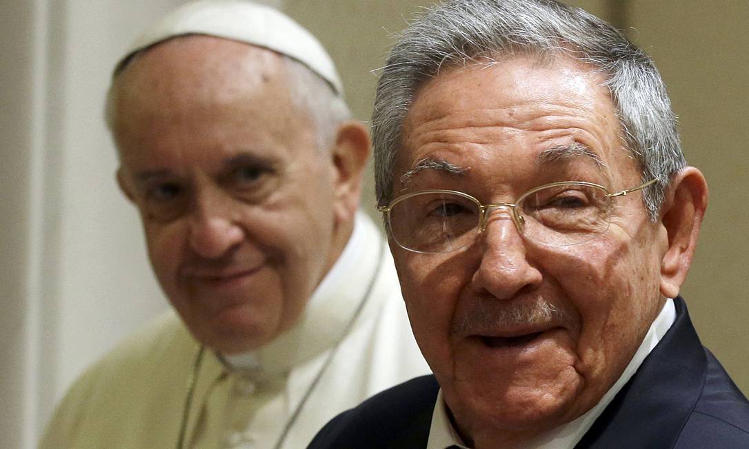 Após encontro com Papa no Vaticano, Raúl Castro diz que retornaria à ...