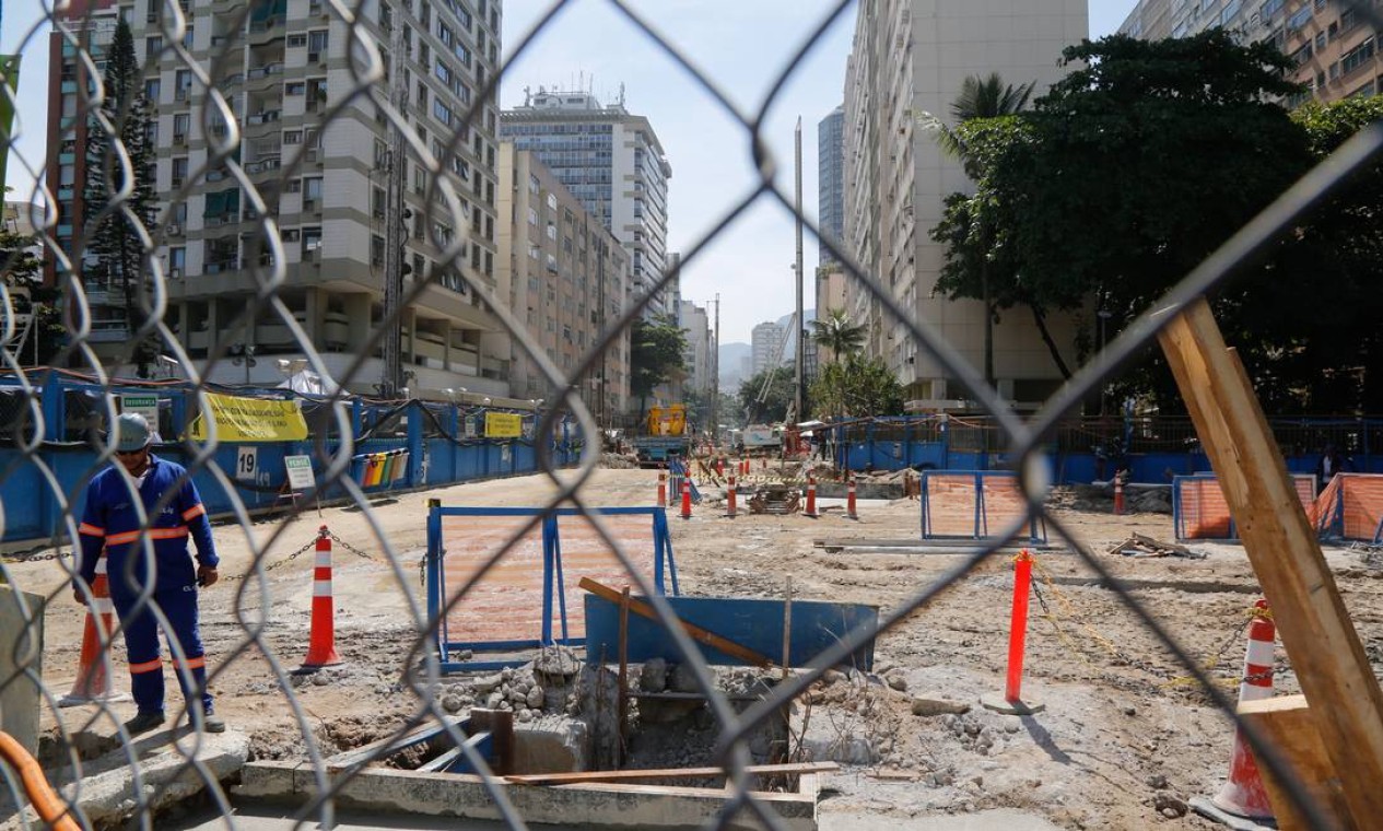 Obras da Linha 4 do metrô no Leblon restringem circulação de pedestres ...