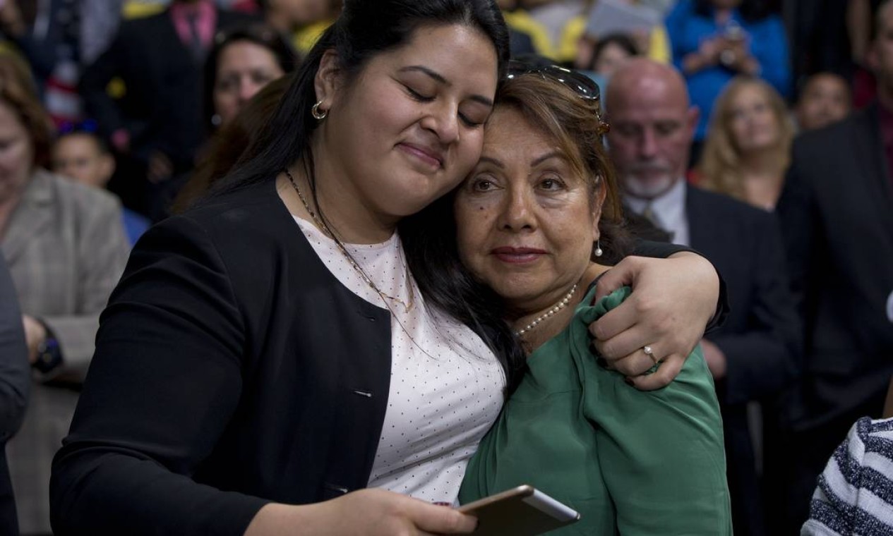 De olho no voto hispânico, Hillary inclui em sua equipe de campanha ...