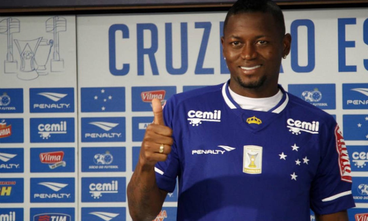 Cruzeiro libera atacante Riascos para o Vasco, por empréstimo de um ano ...