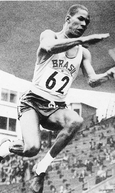 Adhemar Ferreira da Silva é bicampeão olímpico - Jornal O Globo