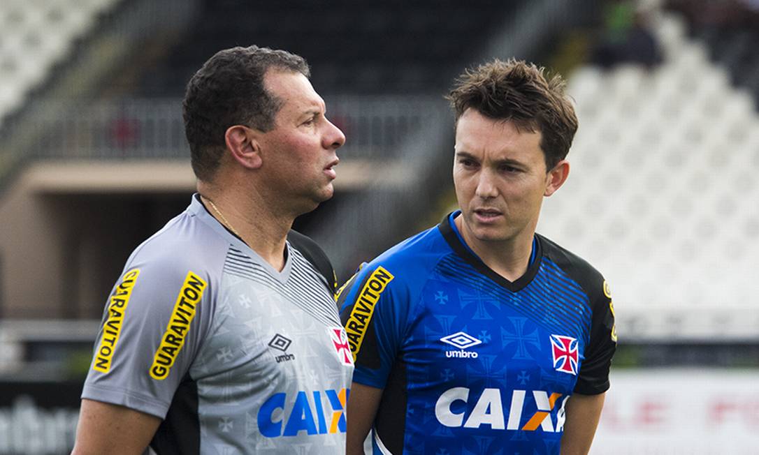 Celso Roth comanda o primeiro treino no Vasco - Jornal O Globo