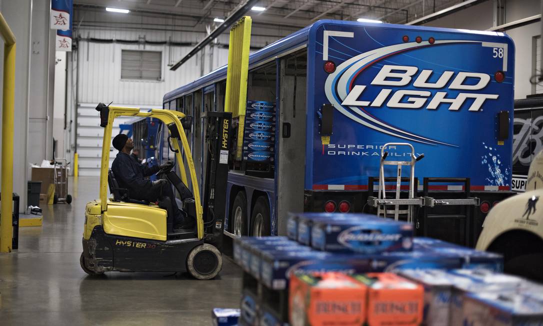 AB InBev tem início de ano fraco com venda menor de cerveja no Brasil ...