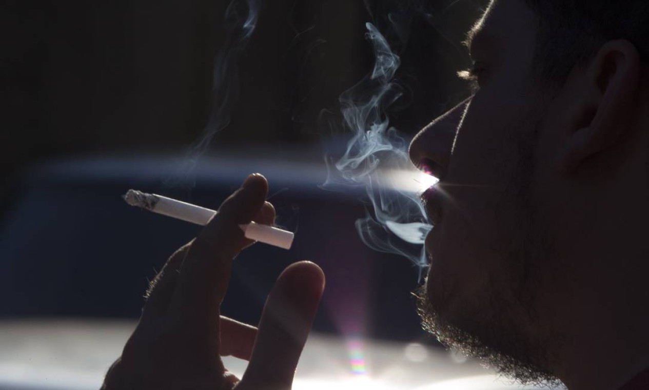 Estudo mostra que quanto menos gente fuma, mais fumantes tentam largar ...