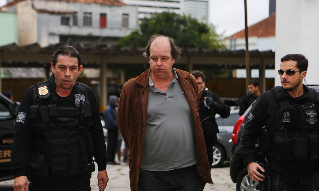 Zelada foi acusado de forjar comissão de licitação para beneficiar ...