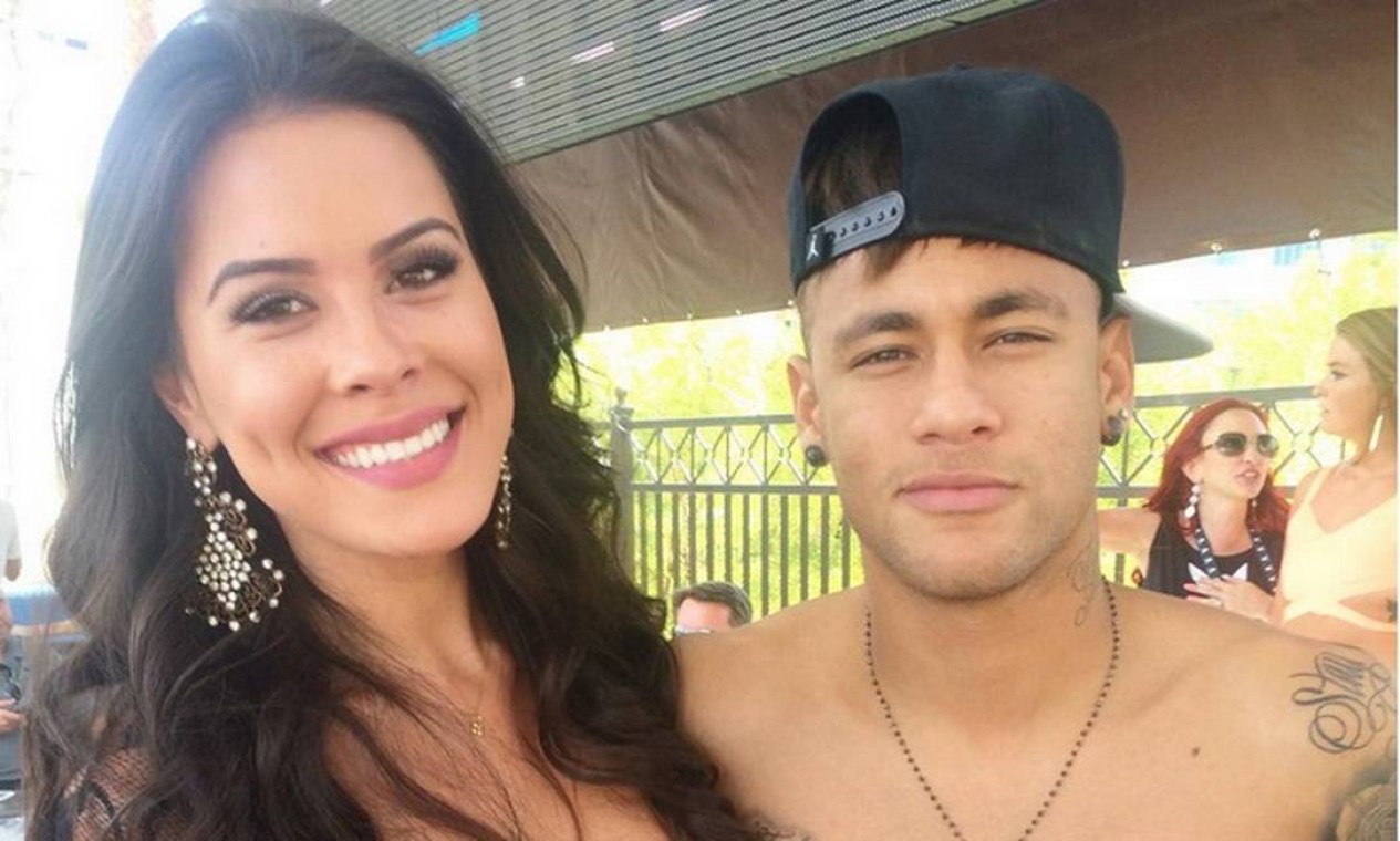 Neymar posa com ring girls brasileiras em Las Vegas - Jornal O Globo