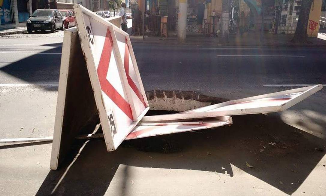 Buraco atrapalha o trânsito e oferece risco a motoristas na Rua Haddock ...
