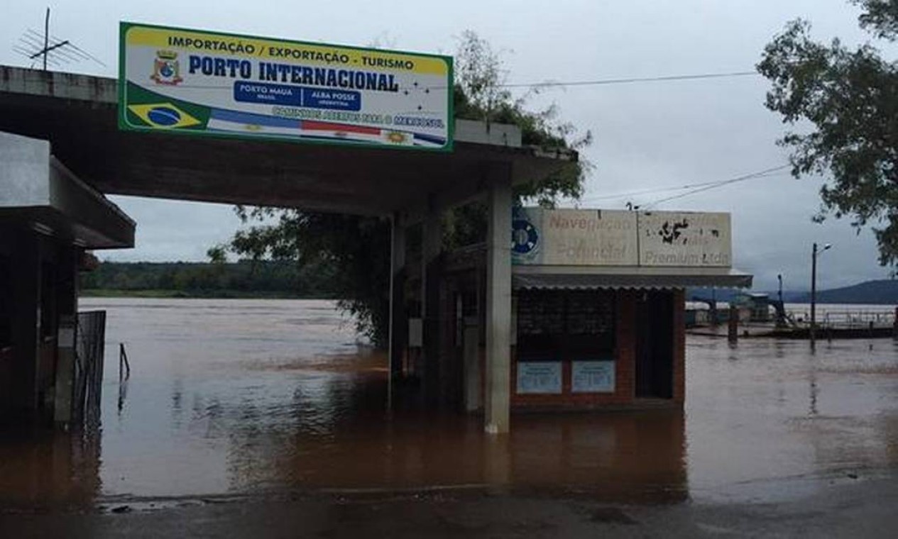 Cheia no RS interrompe travessia entre Brasil e Argentina - Jornal O Globo