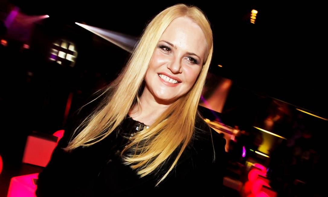 Claudia Liz lança livro de colorir e fala sobre a vida tranquila e ...