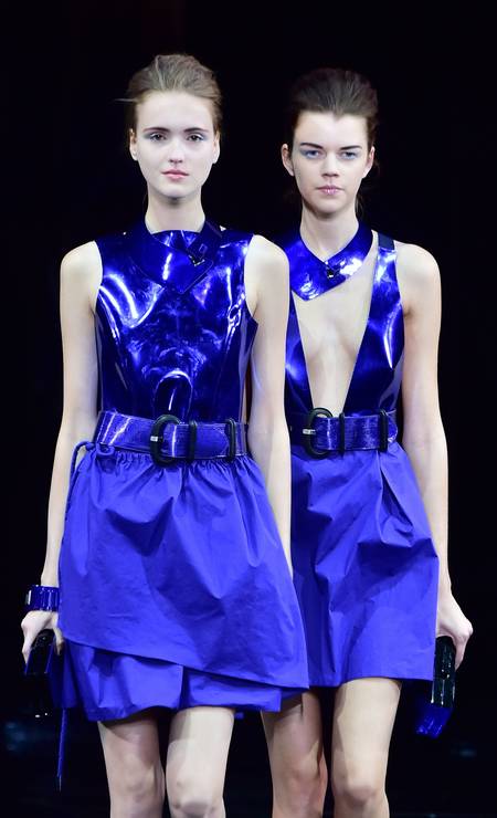 Azul é a cor mais fashion: semanas de moda apostam no tom para roupas ...