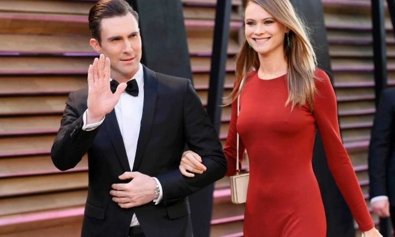 Líder do Maroon 5 está de casamento marcado com angel da Victoria´s ...