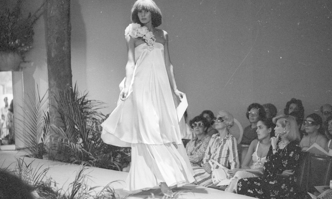 Confira a evolução dos desfiles de moda no Brasil - Jornal O Globo