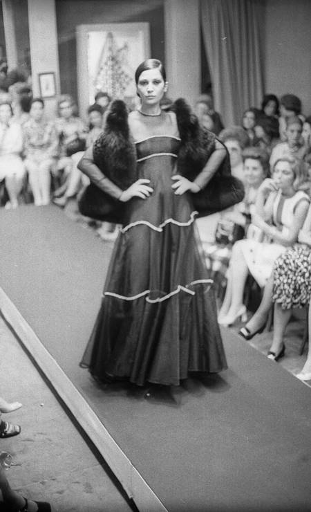 Confira a evolução dos desfiles de moda no Brasil - Jornal O Globo