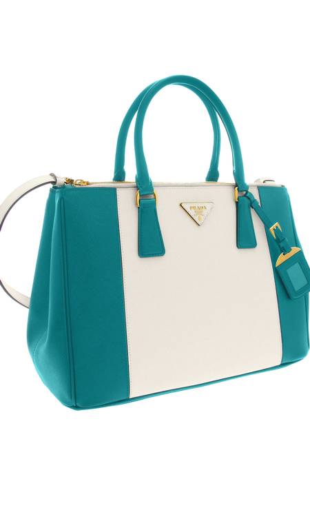 Nos cem anos da Prada, confira uma seleção de objetos e campanhas ...