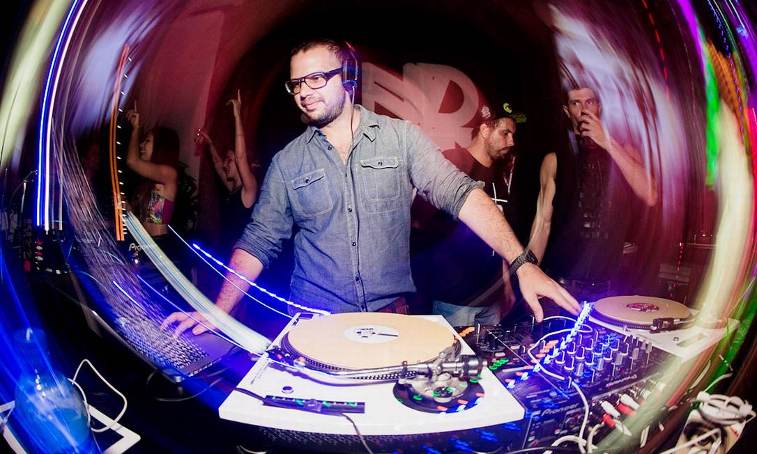 Conheça os profissionais de moda que atuam como DJs e fazem sucesso nas ...