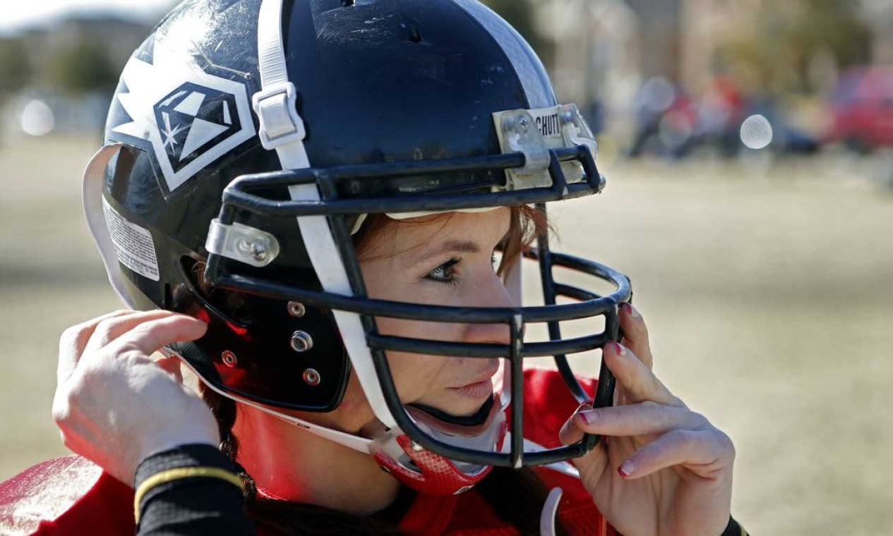 Jen Welter será a primeira mulher a treinar um time da NFL - Jornal O Globo