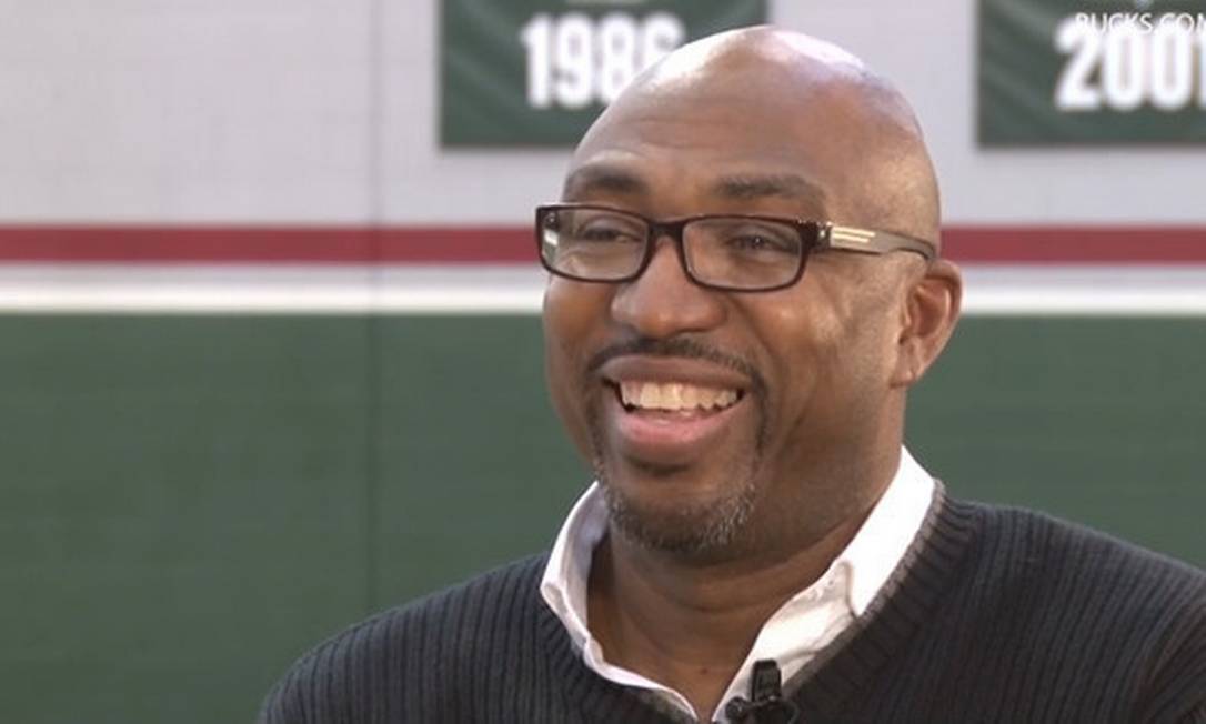 Ex-jogador da NBA perde US$ 100 milhões e agora trabalha em cafeteria ...