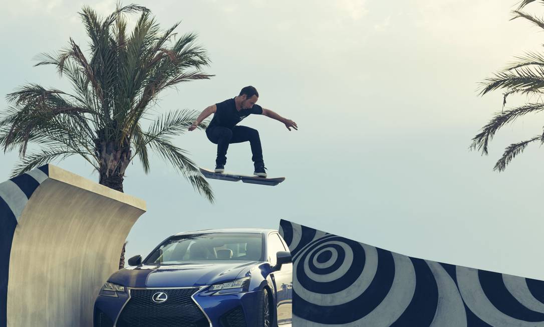 Lexus, enfim, mostra seu skate voador em uso - Jornal O Globo