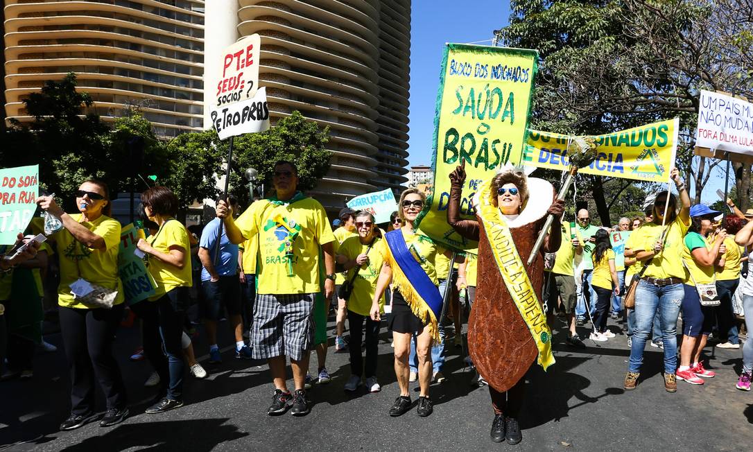 Protesto contra o governo federal e o PT leva milhares às ruas em todo ...