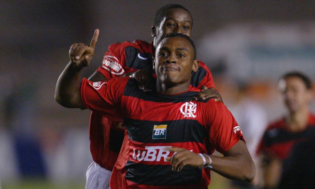 Aos 35 anos, Obina anuncia a aposentadoria - Jornal O Globo