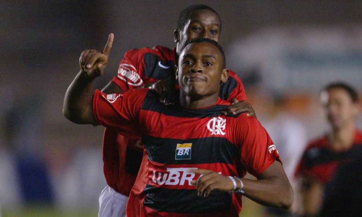 Aos 35 anos, Obina anuncia a aposentadoria - Jornal O Globo