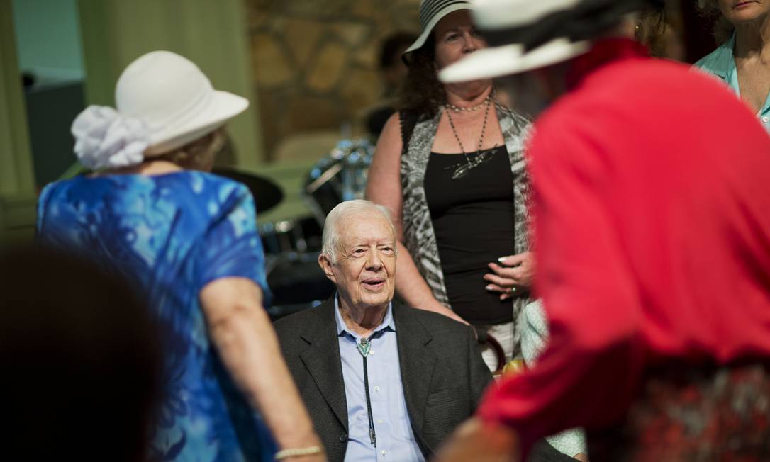 Após anunciar descoberta de tumores no cérebro, Carter prega em igreja ...