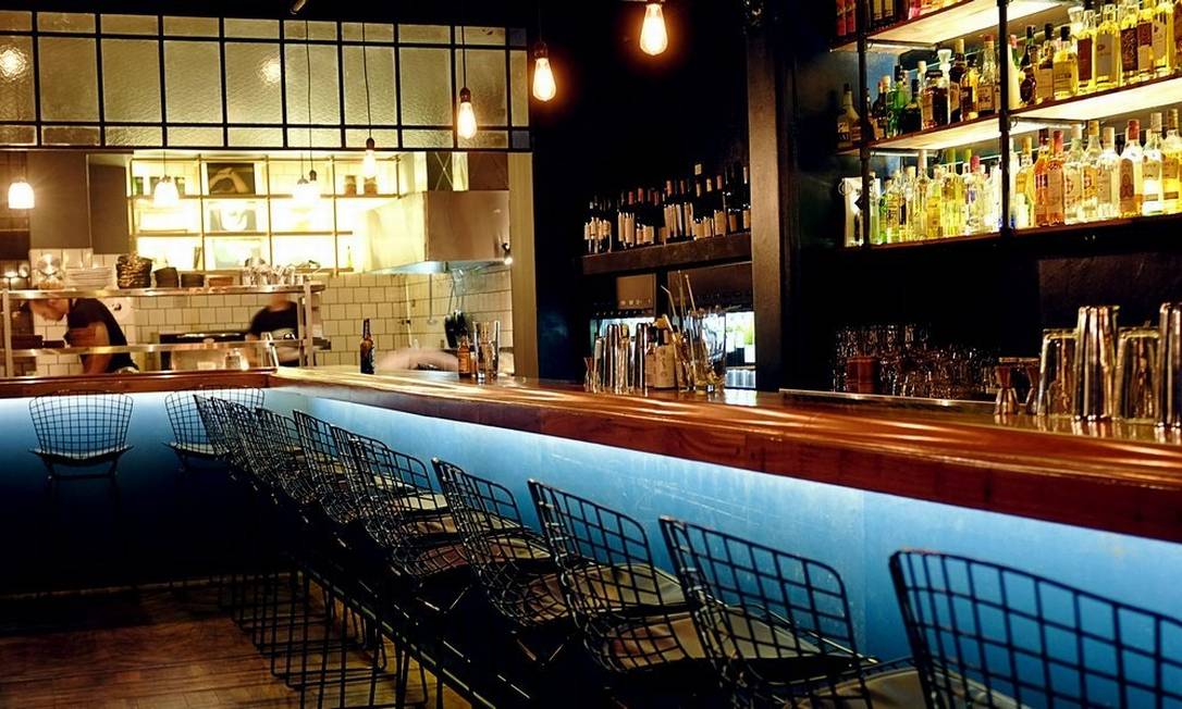 Bar e restaurante Shout em Buenos Aires, na Argentina, oferece drinques ...